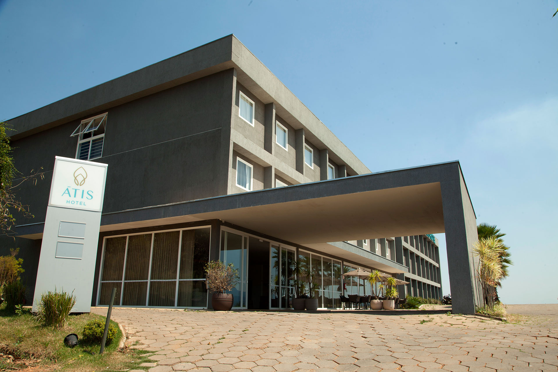 EM HARMONIA COM AS PESSOAS E A NATUREZA - Átis Hotel - Átis Hotel